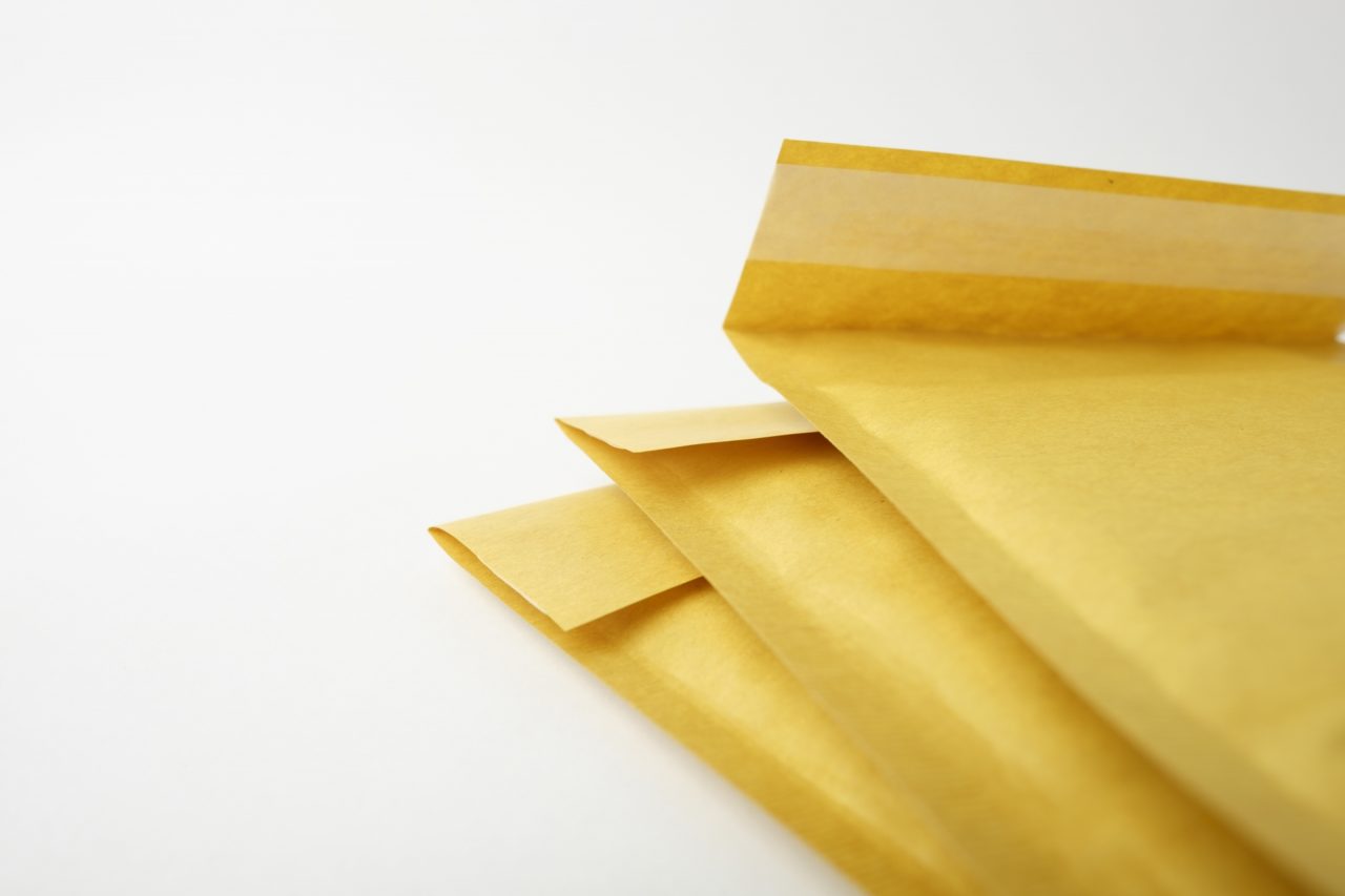 封筒に両面テープってあり？正しく使い分けて気持ちの良いやり取りを！ | 封筒印刷製作所コラム